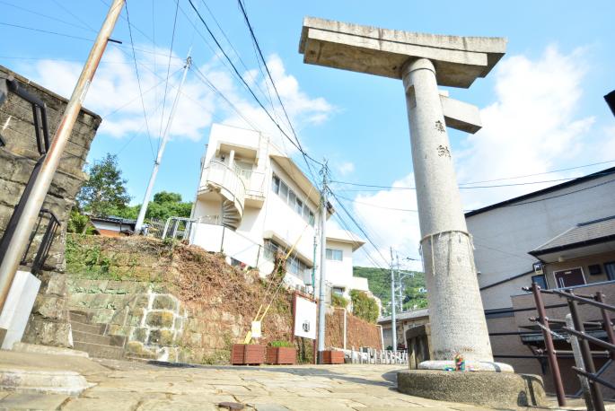 Sanno Shrine and The One-Pillar Torii Gate | See & Do | DISCOVER ...