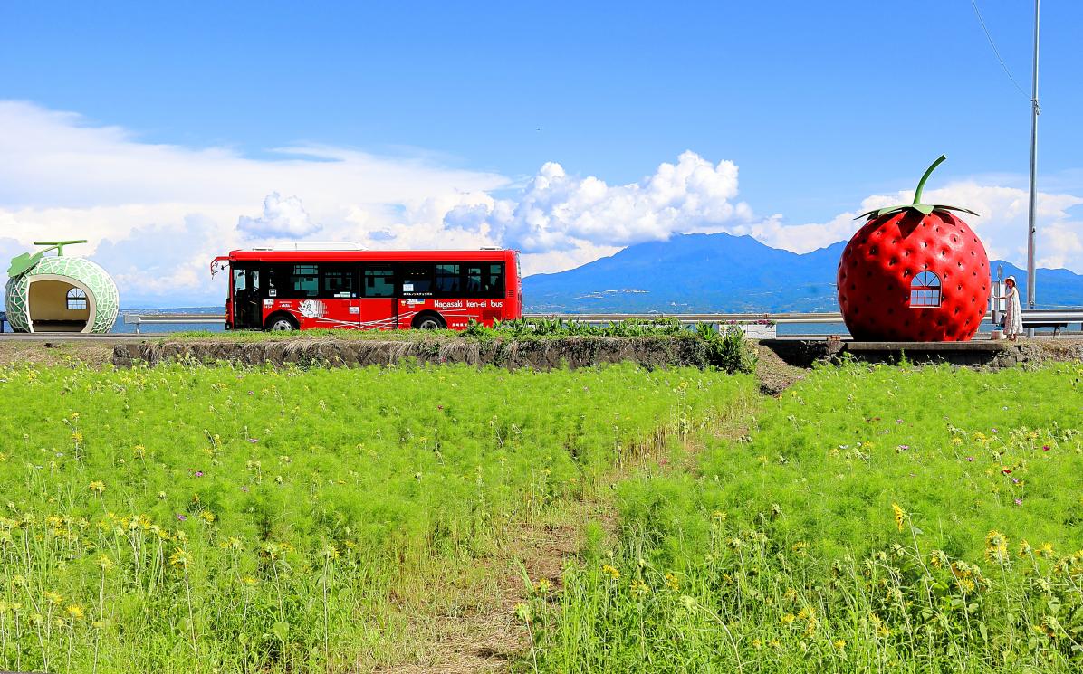 Fruit-Shaped Bus Stops | See & Do | DISCOVER NAGASAKI/The Official ...